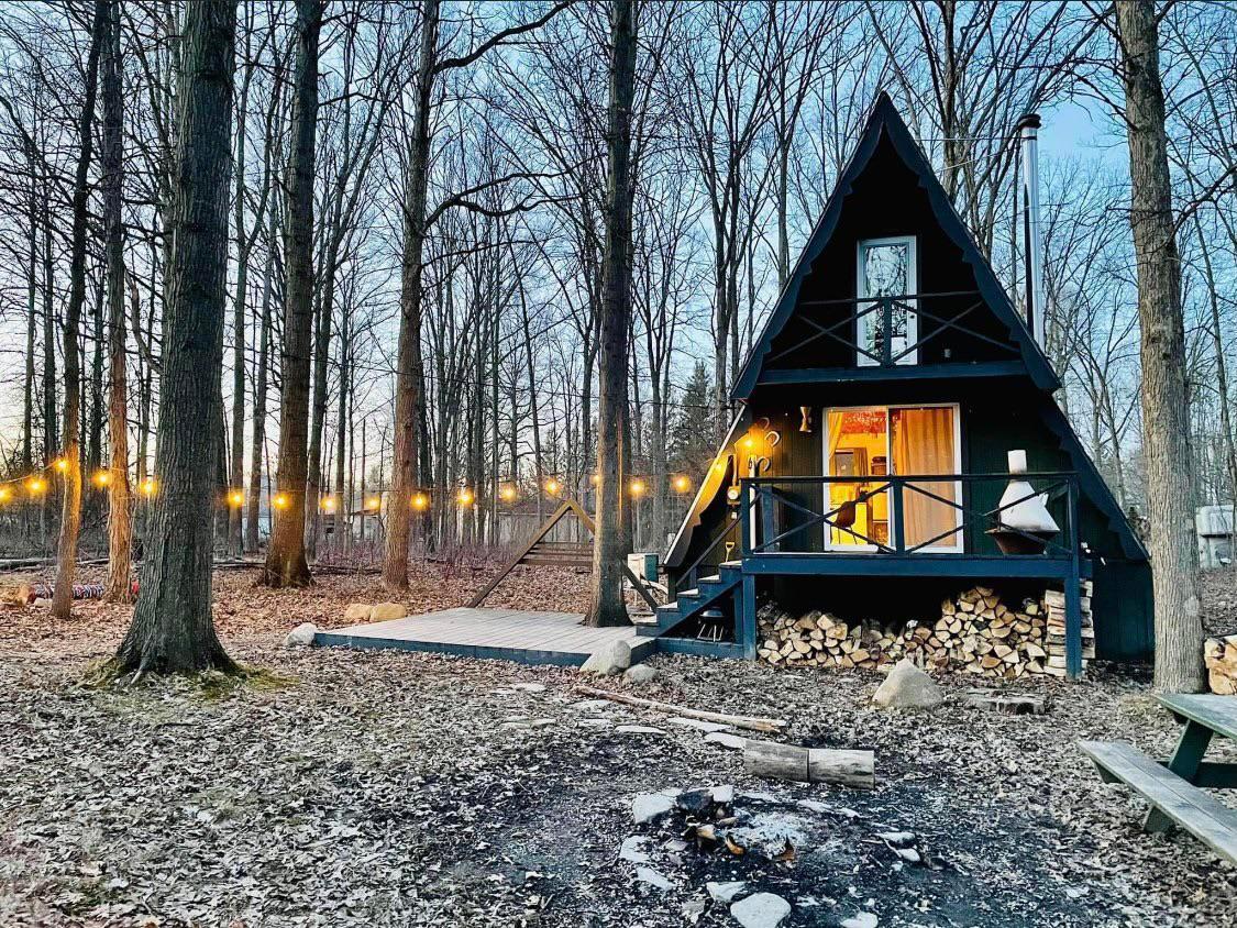 Triangle cabin in Ohio | Scrolller