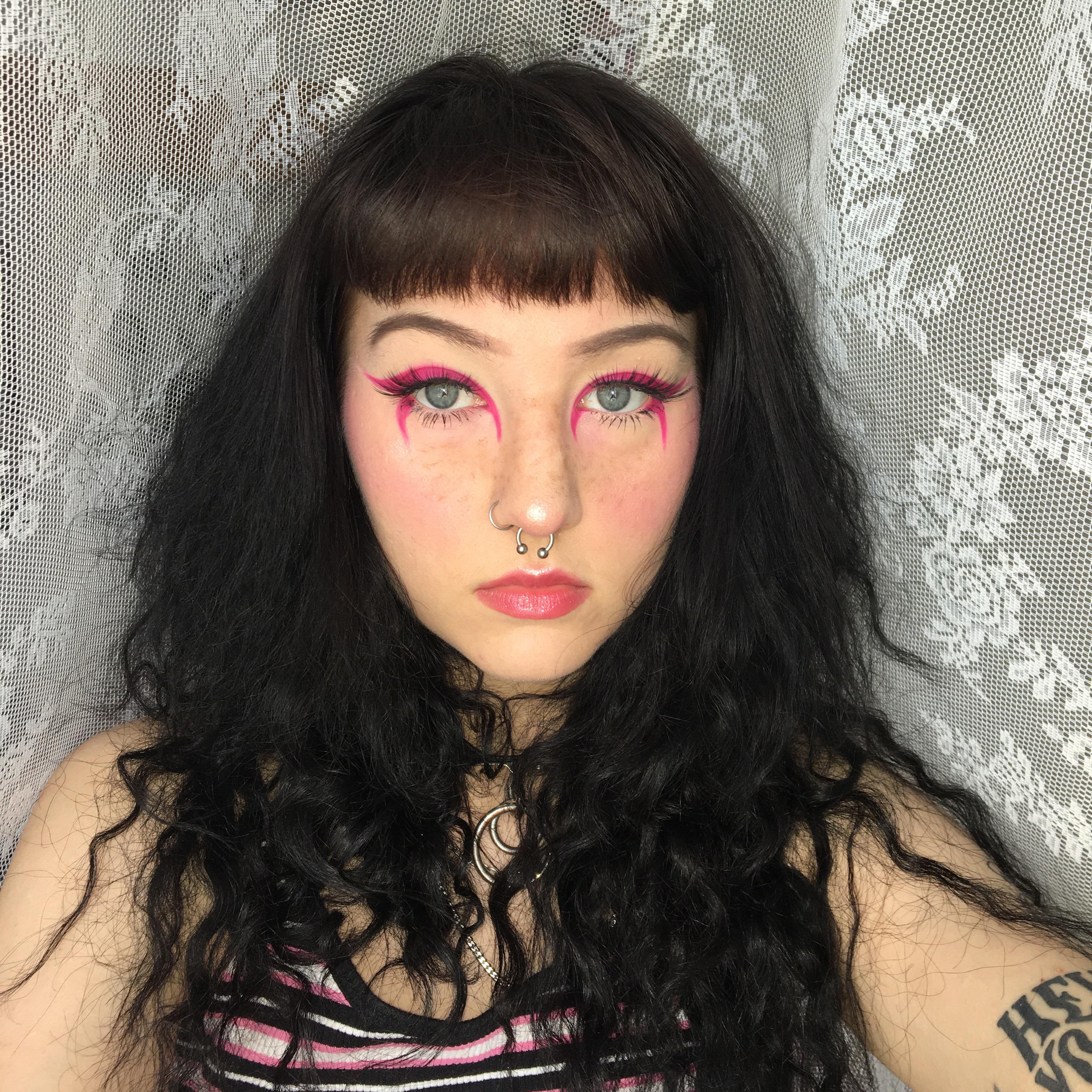 Tried something new with my makeup😳 | Scrolller