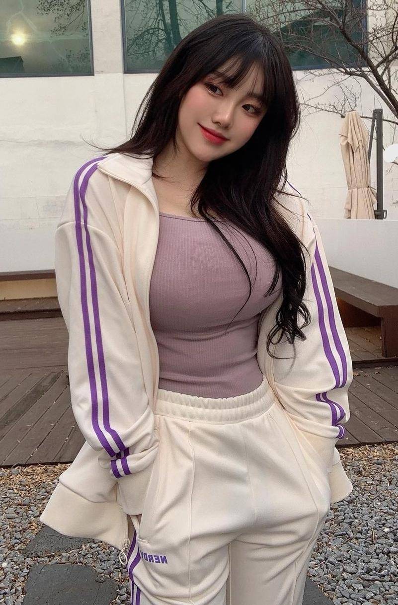 Try to hide | Scrolller