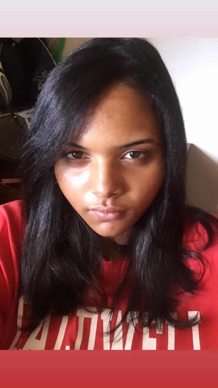 Trying to become comfortable in my own skin. Another picture without makeup or filters ...