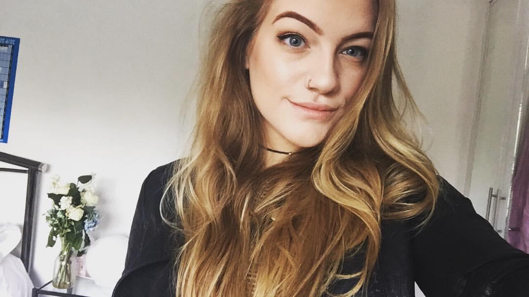 Trying to hide my inner slut from the outside world 😏 | Scrolller