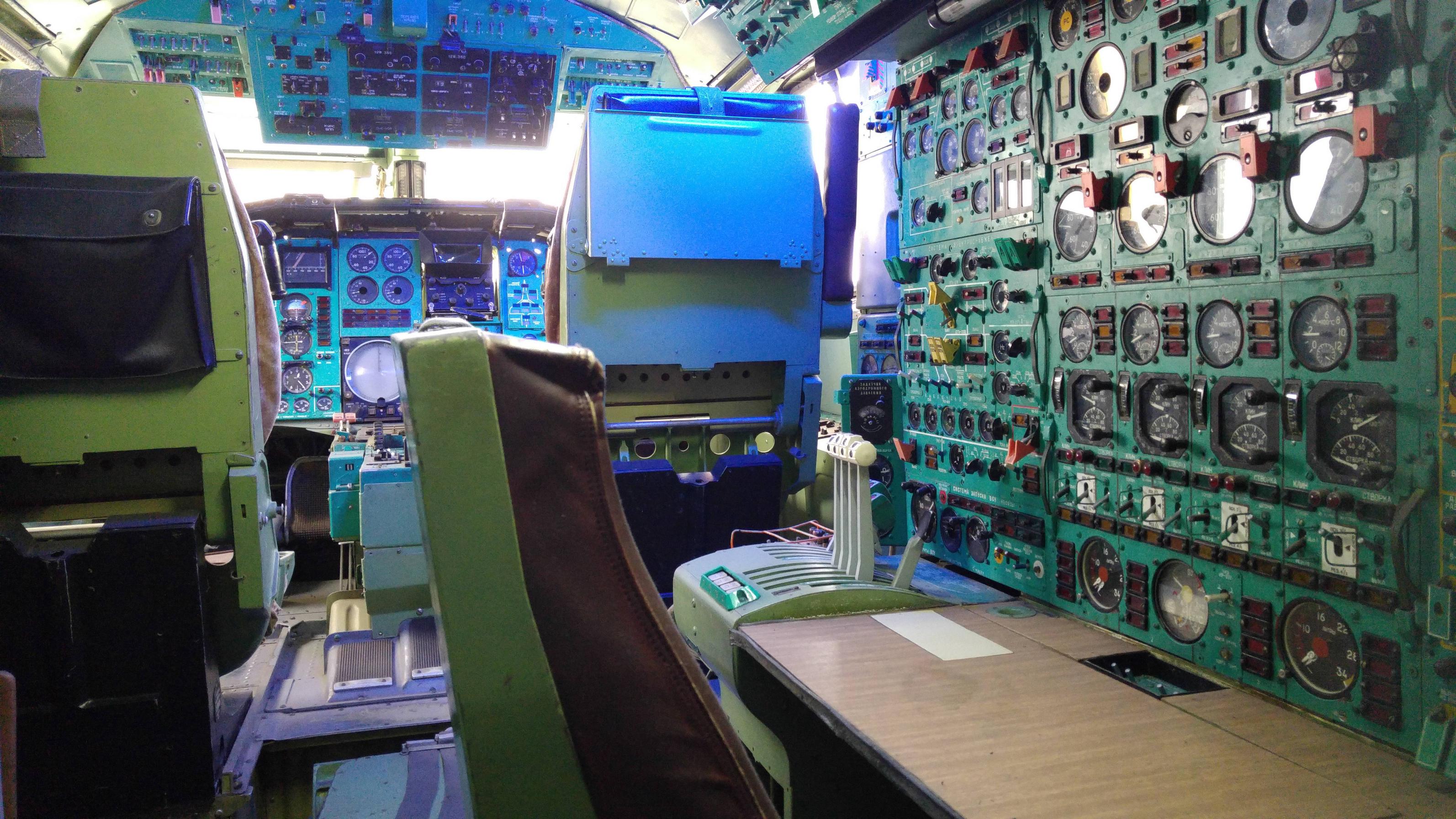 Tu-144 "Concordski" Cockpit | Scrolller