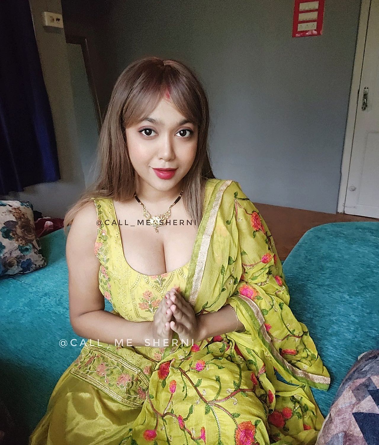 Tumhari sanskaari maa mera welcum kar rahi hai | Scrolller