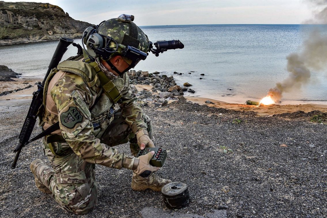 Turkish Navy EOD 'SAS' member during a exercise. [1135x755] | Scrolller