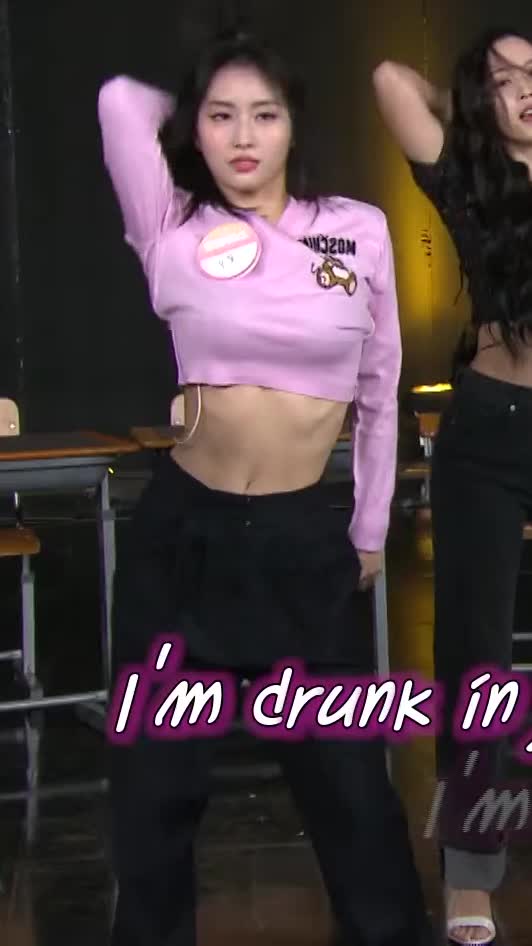 TWICE - Momo | Scrolller