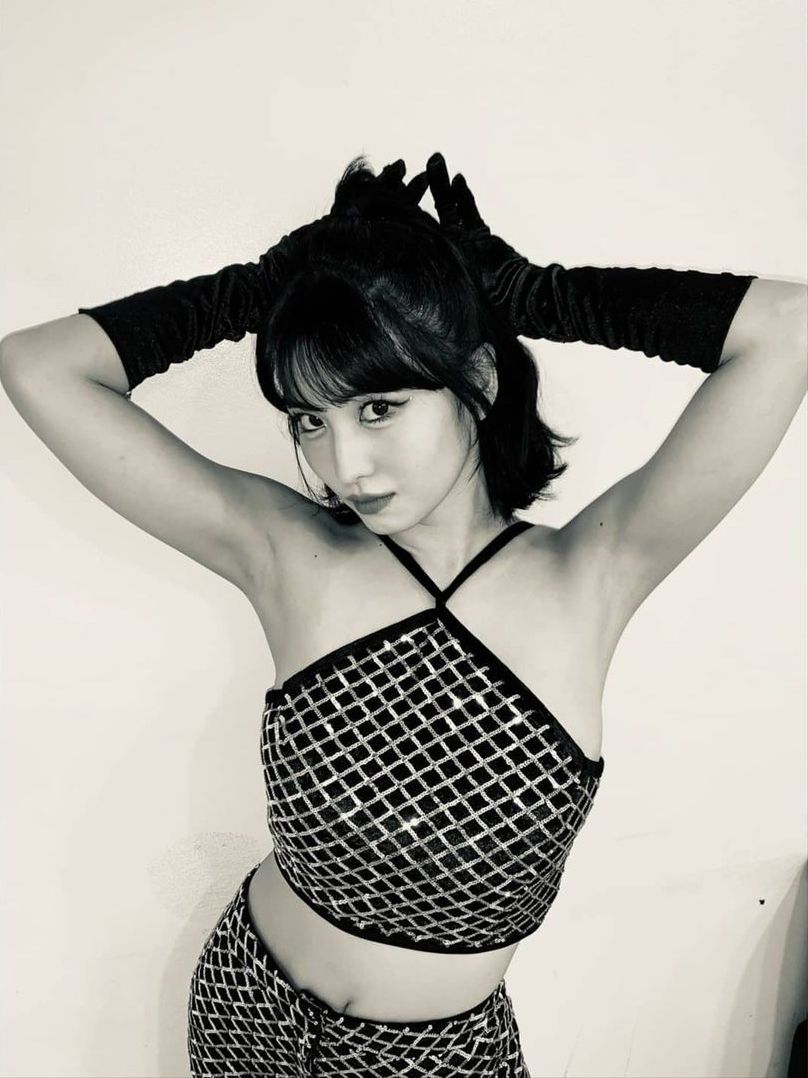 Twice - Momo | Scrolller