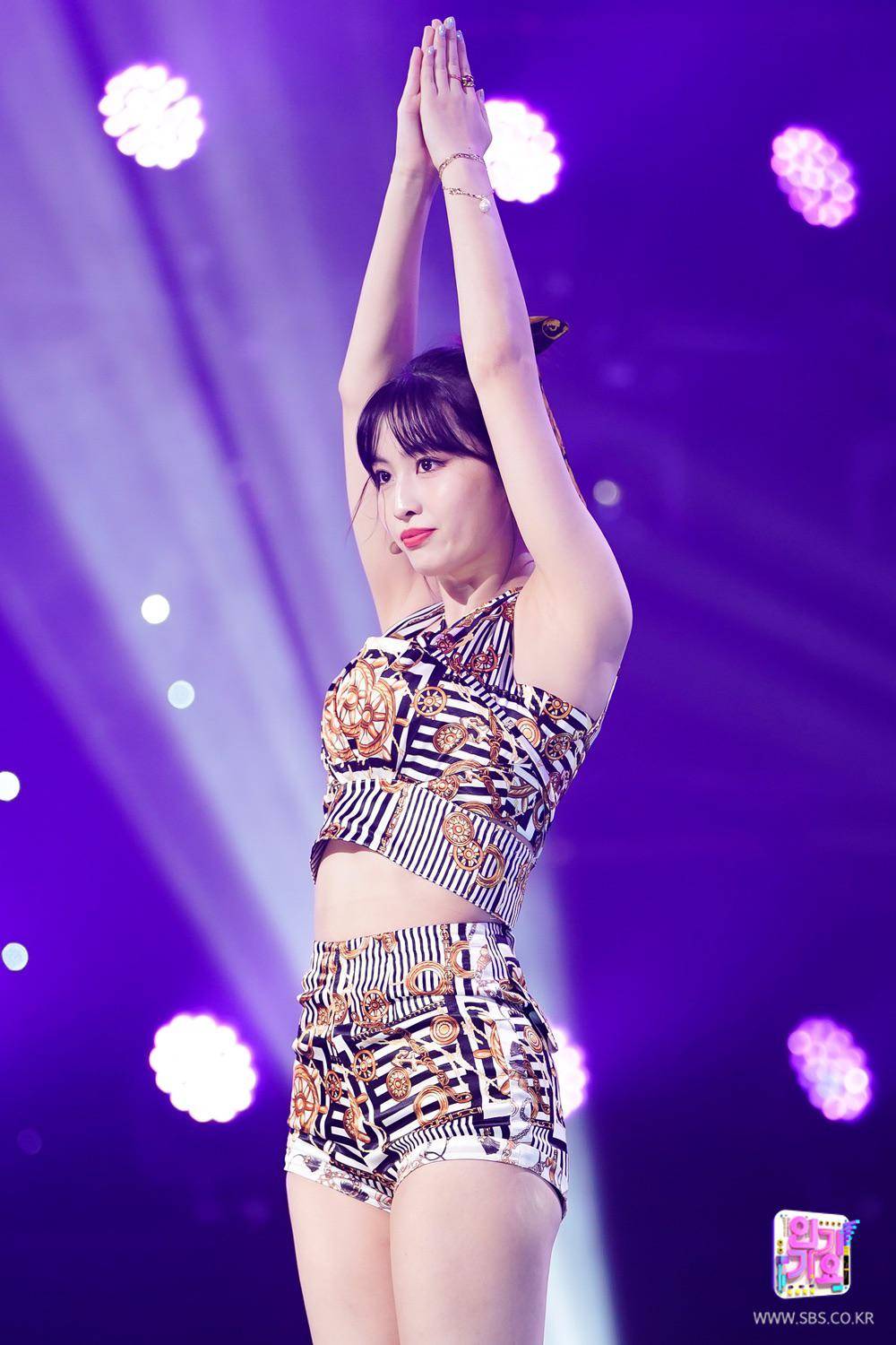 Twice Momo Scrolller