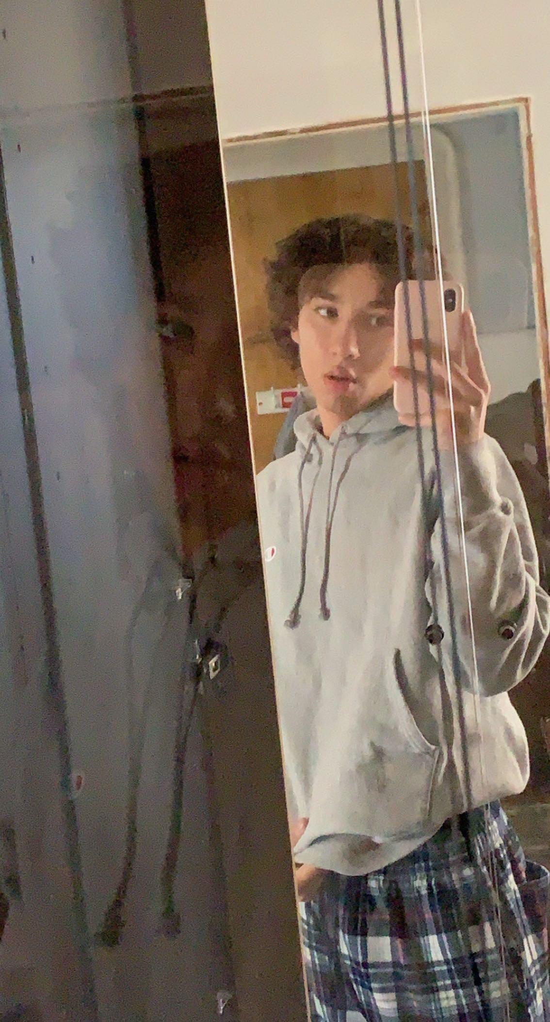 🤳🥰 | Scrolller