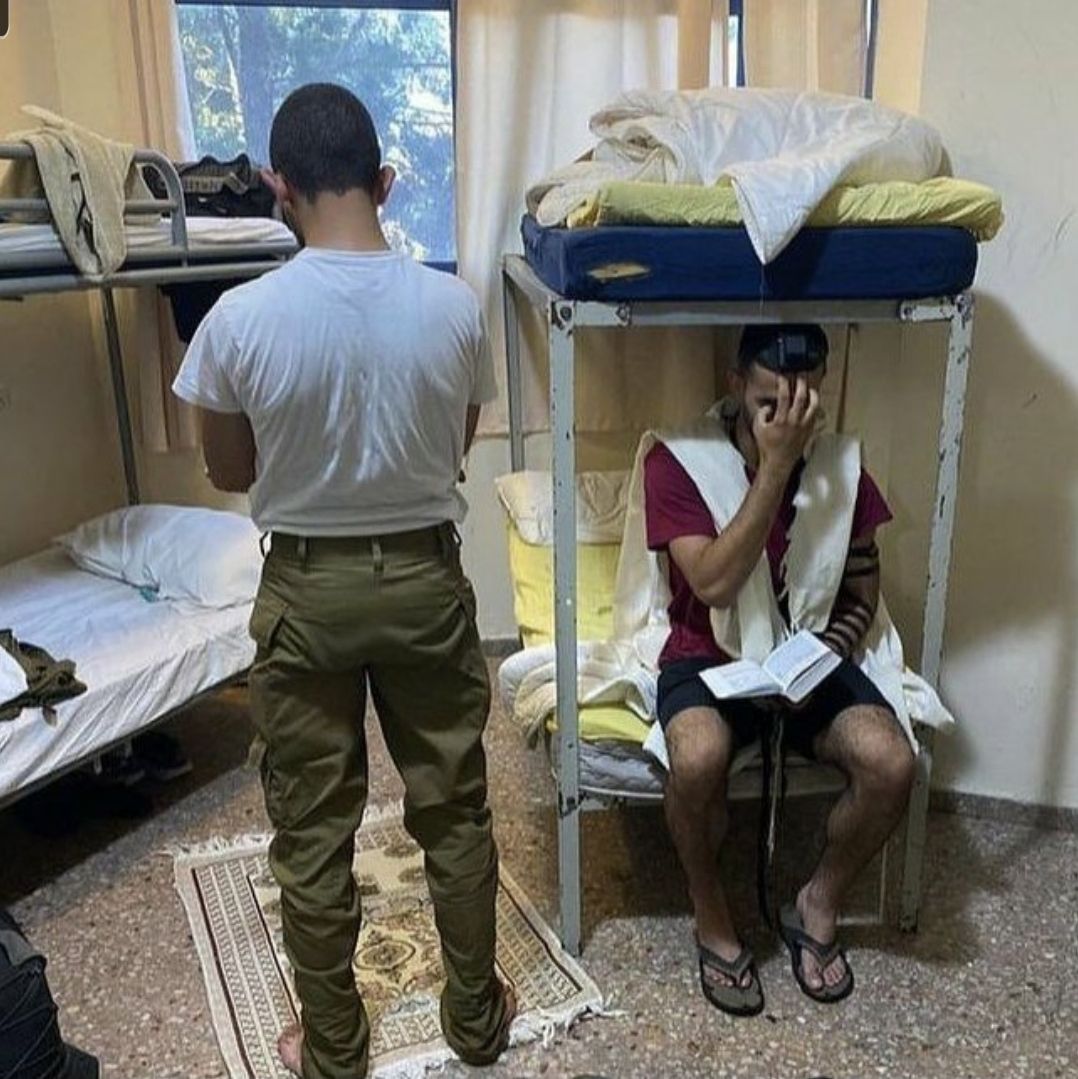 Two IDF soldiers praying together. one Muslim, one jewish. | Scrolller