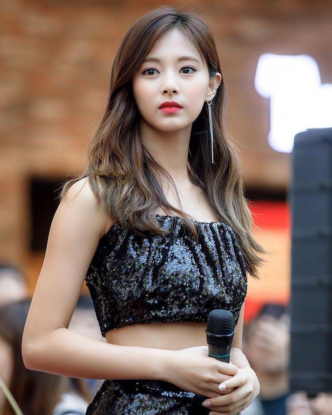 Tzuyu | Scrolller