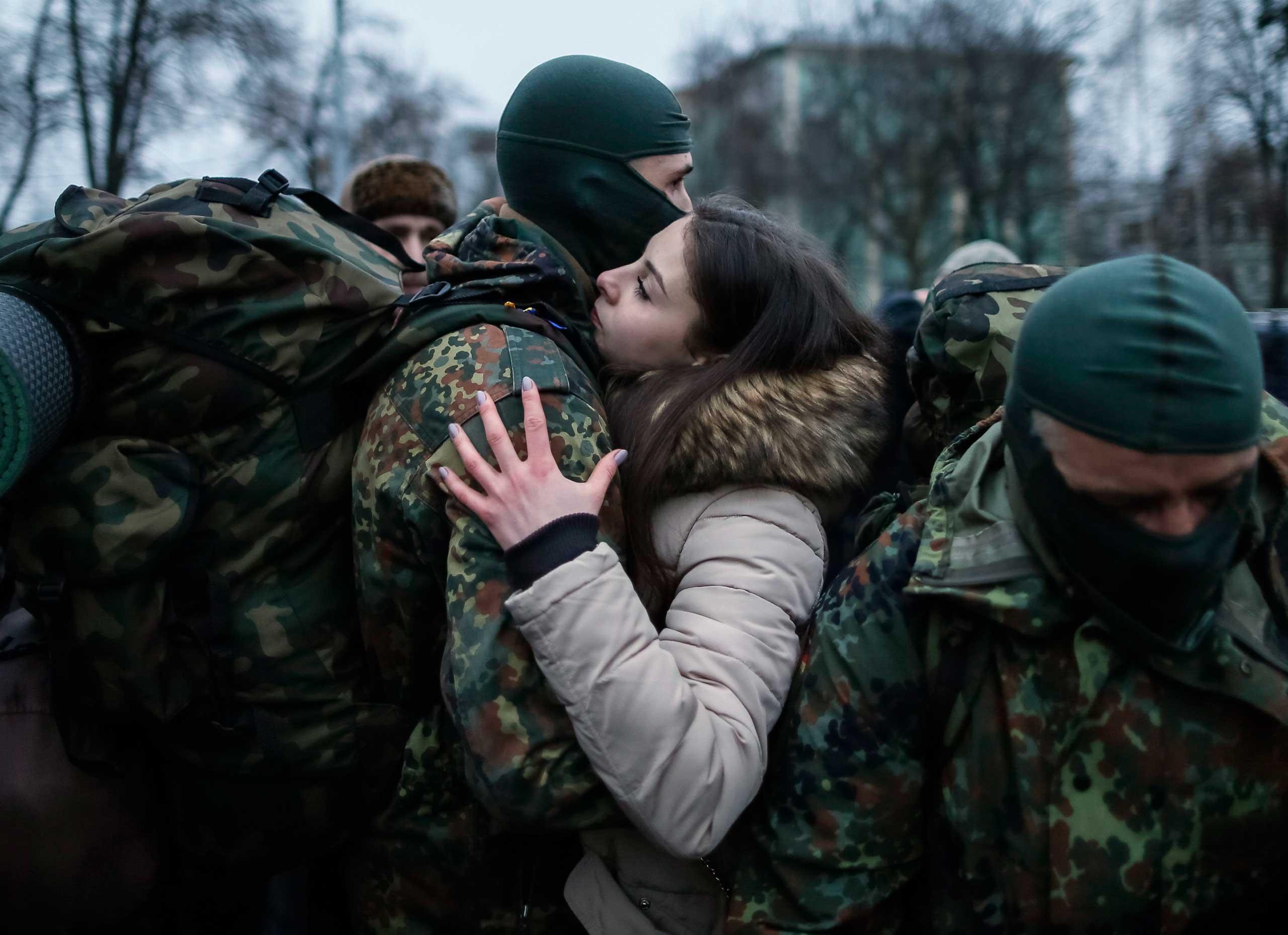 Ukrainian soldier saying goodbye to his Lili Marleen [2560x1859] | Scrolller