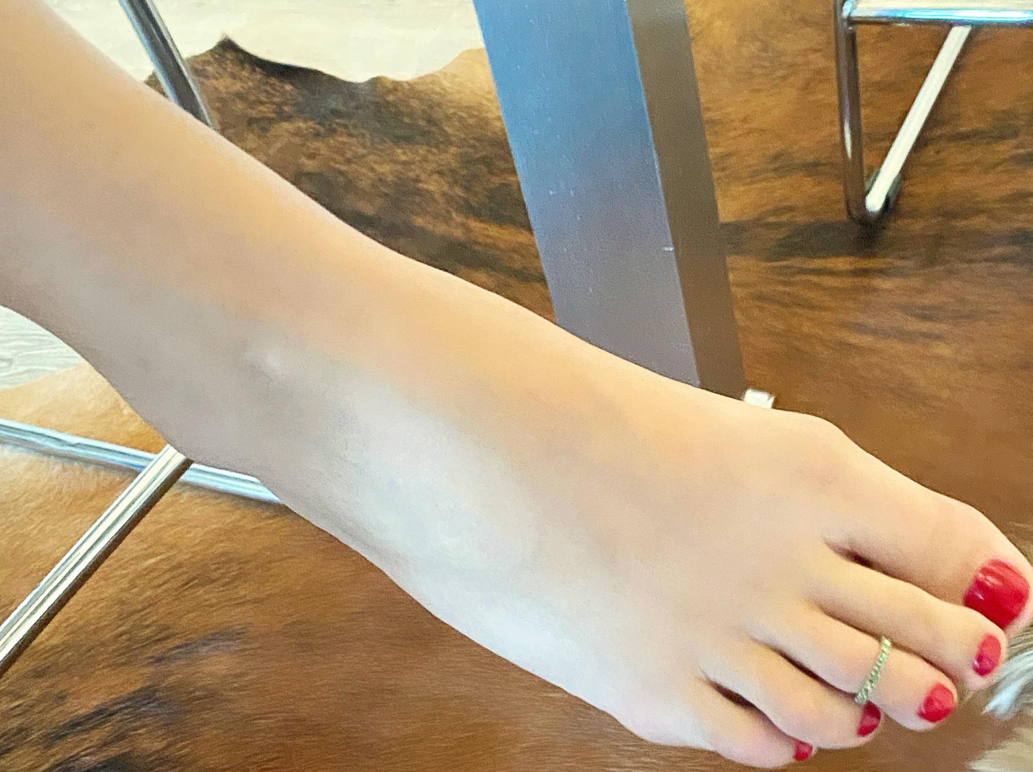 Under the dining room table... | Scrolller