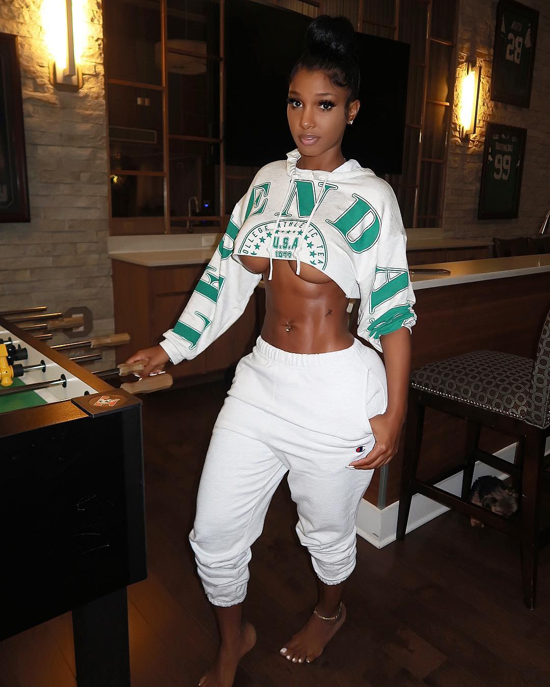 Underboob | Scrolller