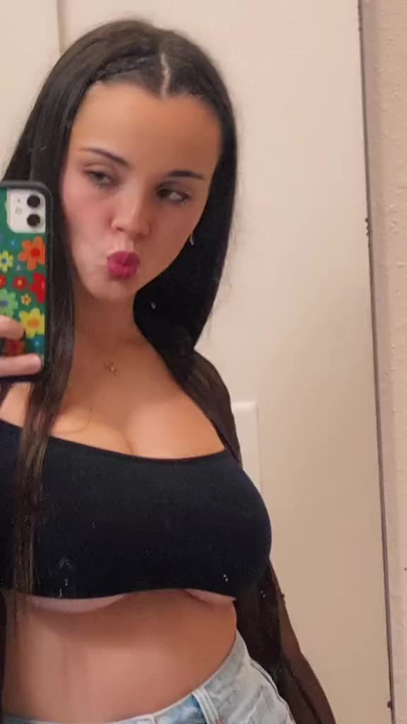 Underboob | Scrolller