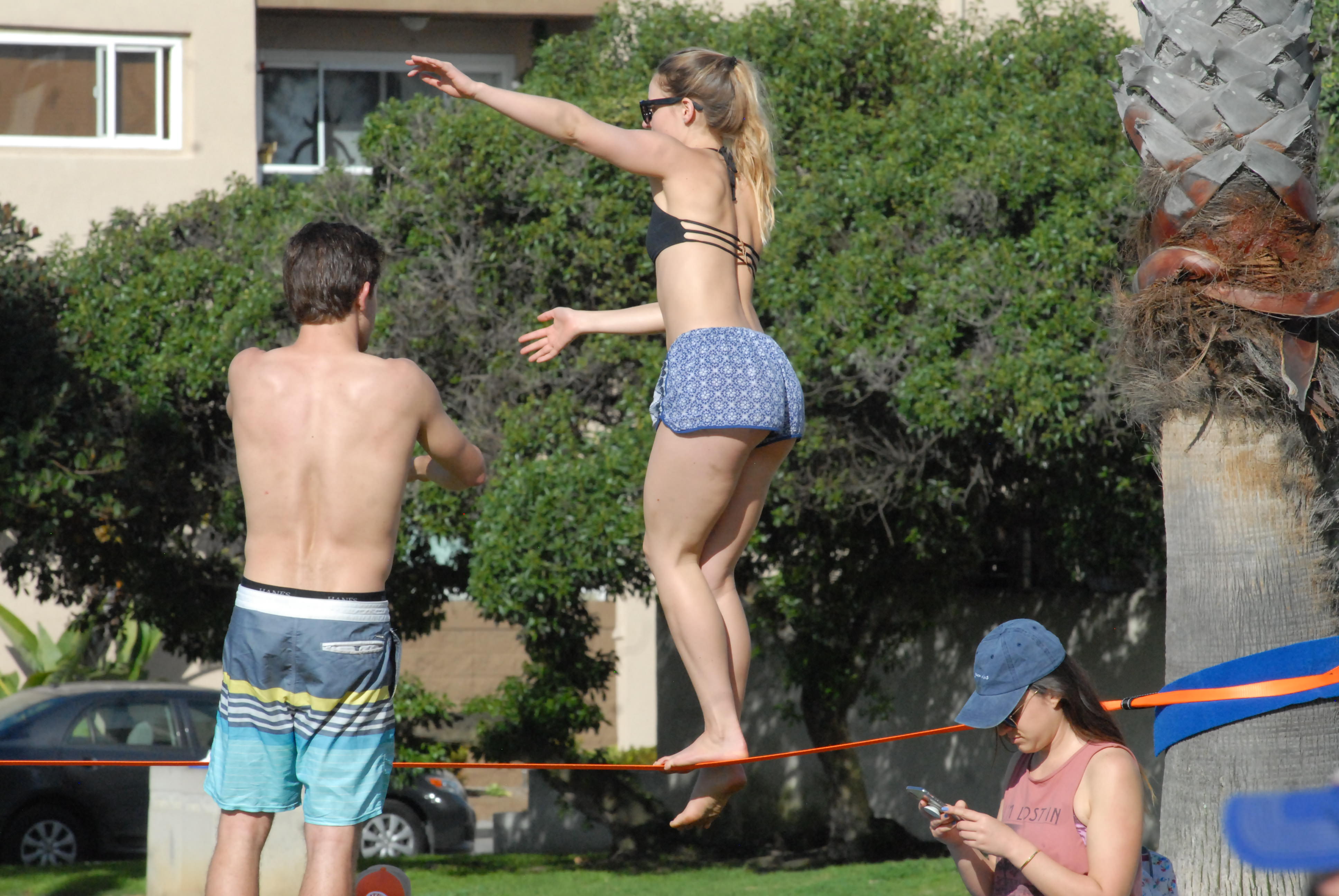 Underbun on a rope | Scrolller