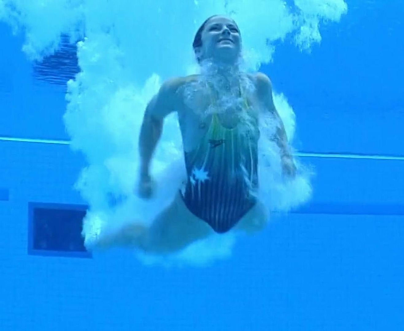 Underwater slip | Scrolller