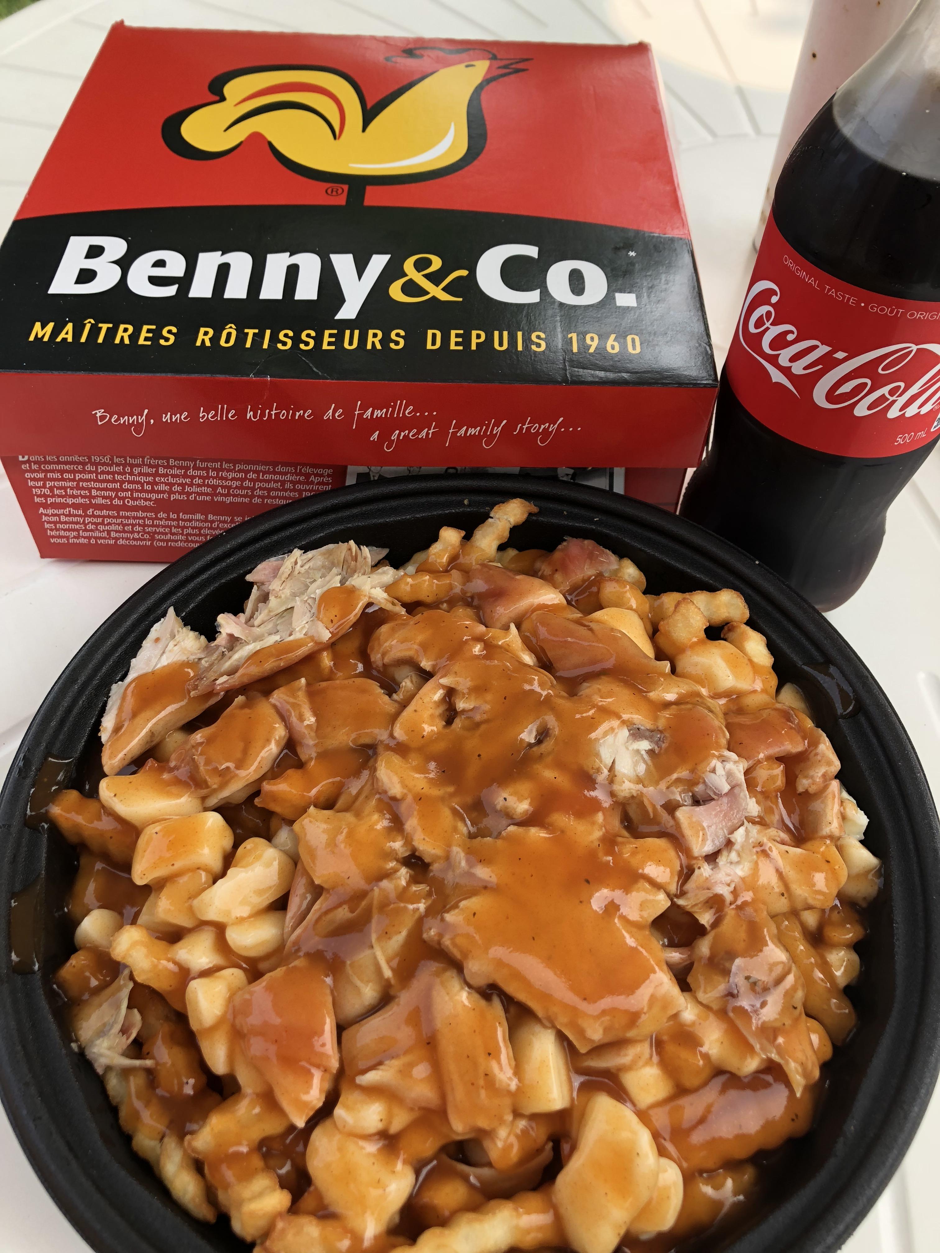 Une vraie de vraie: une grosse poutine au poulet Benny. | Scrolller