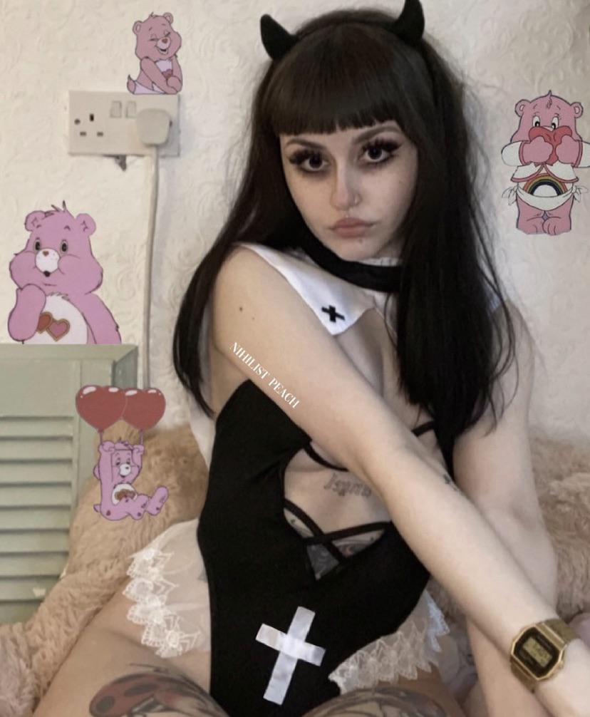 goth little fuckdoll | Scrolller