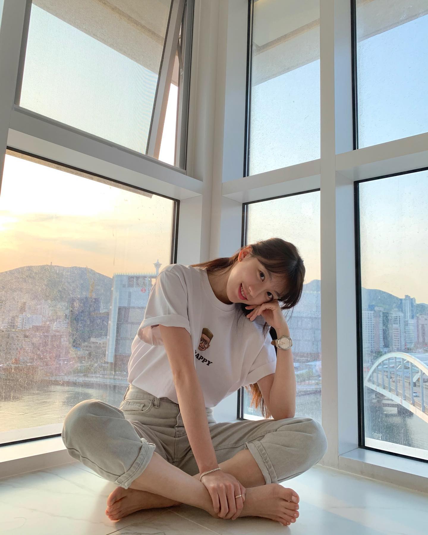 UNI.T - Suji | Scrolller