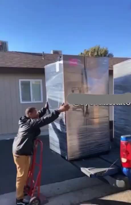 Unloading a refrigerator | Scrolller