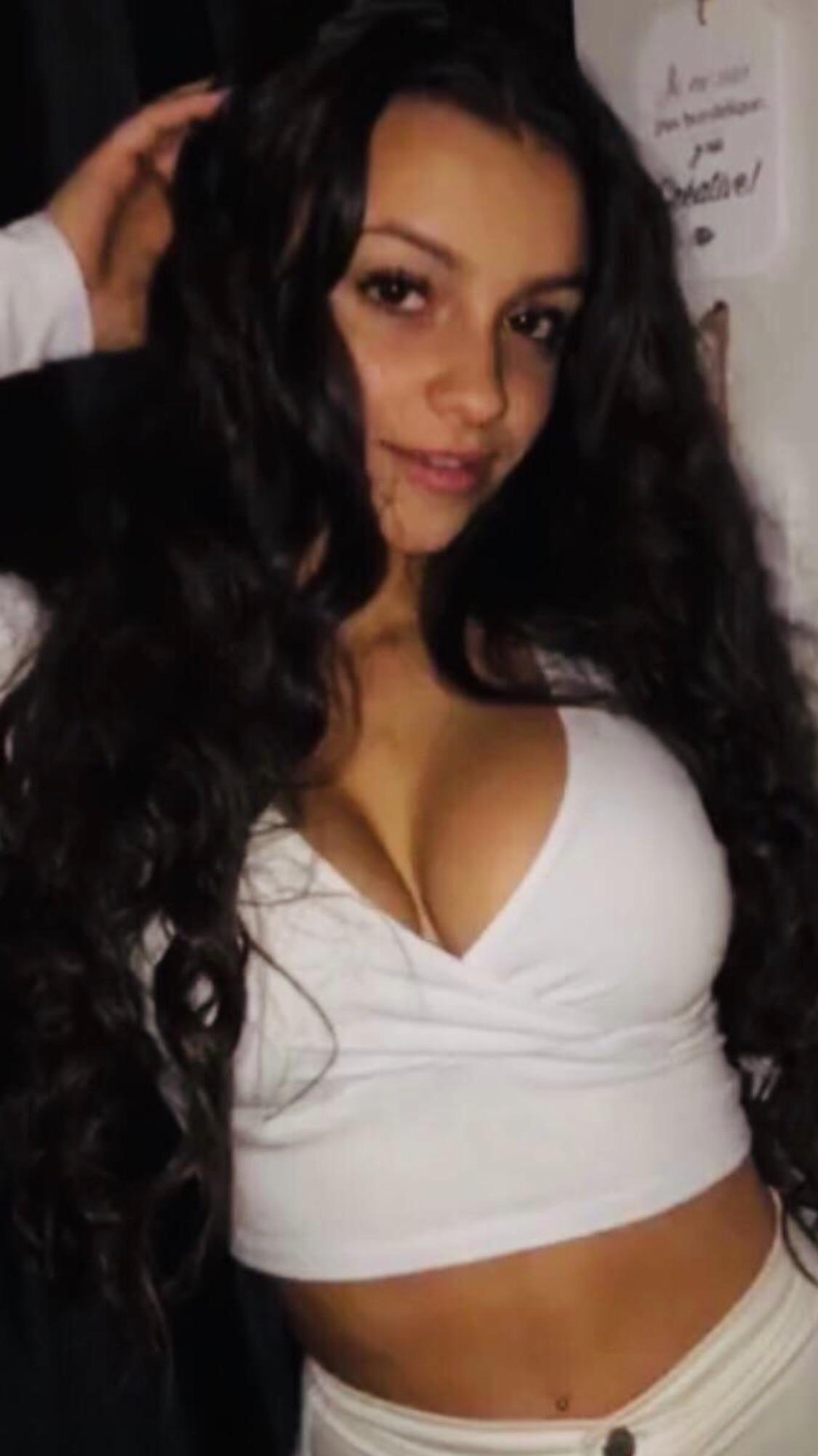 Busty doll 🤤 | Scrolller