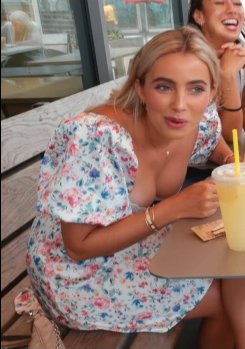 Discover more like Lexihenslerr: 🍒 and Related Content | Scrolller