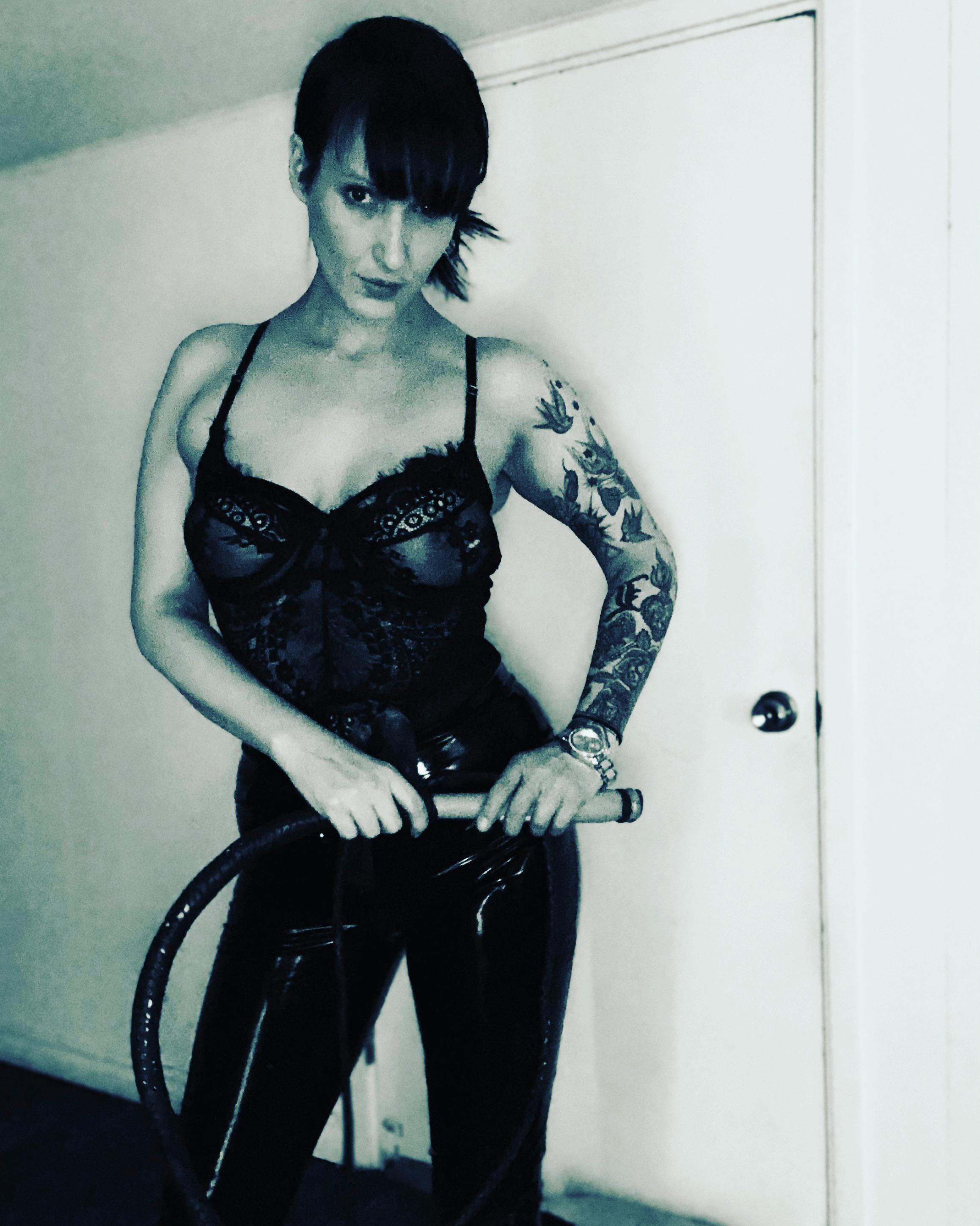 𝕋𝕙𝕖 𝕚𝕟𝕗𝕒𝕞𝕠𝕦𝕤. 𝔻𝕒𝕚𝕟𝕥𝕪 𝕤𝕒𝕕𝕚𝕤𝕥. ℂ𝕒𝕟𝔸𝕕𝕚𝕒𝕟 𝕔𝕖𝕣𝕥𝕚𝕗𝕚𝕖𝕕. 𝕆𝕜𝕒𝕟𝕒𝕘𝕒𝕟𝕤 𝕓𝕖𝕤𝕥. ☘️🇨🇦🇨🇦👩🏻‍ ️⬅️🗜 | Scrolller