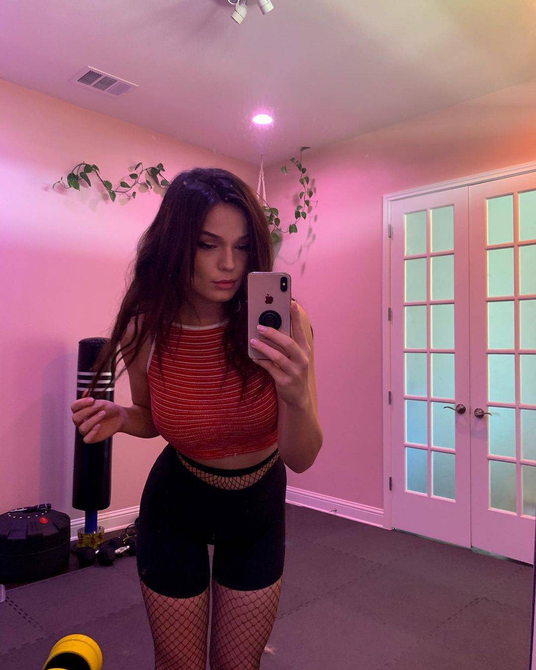 Thigh Gap Scrolller