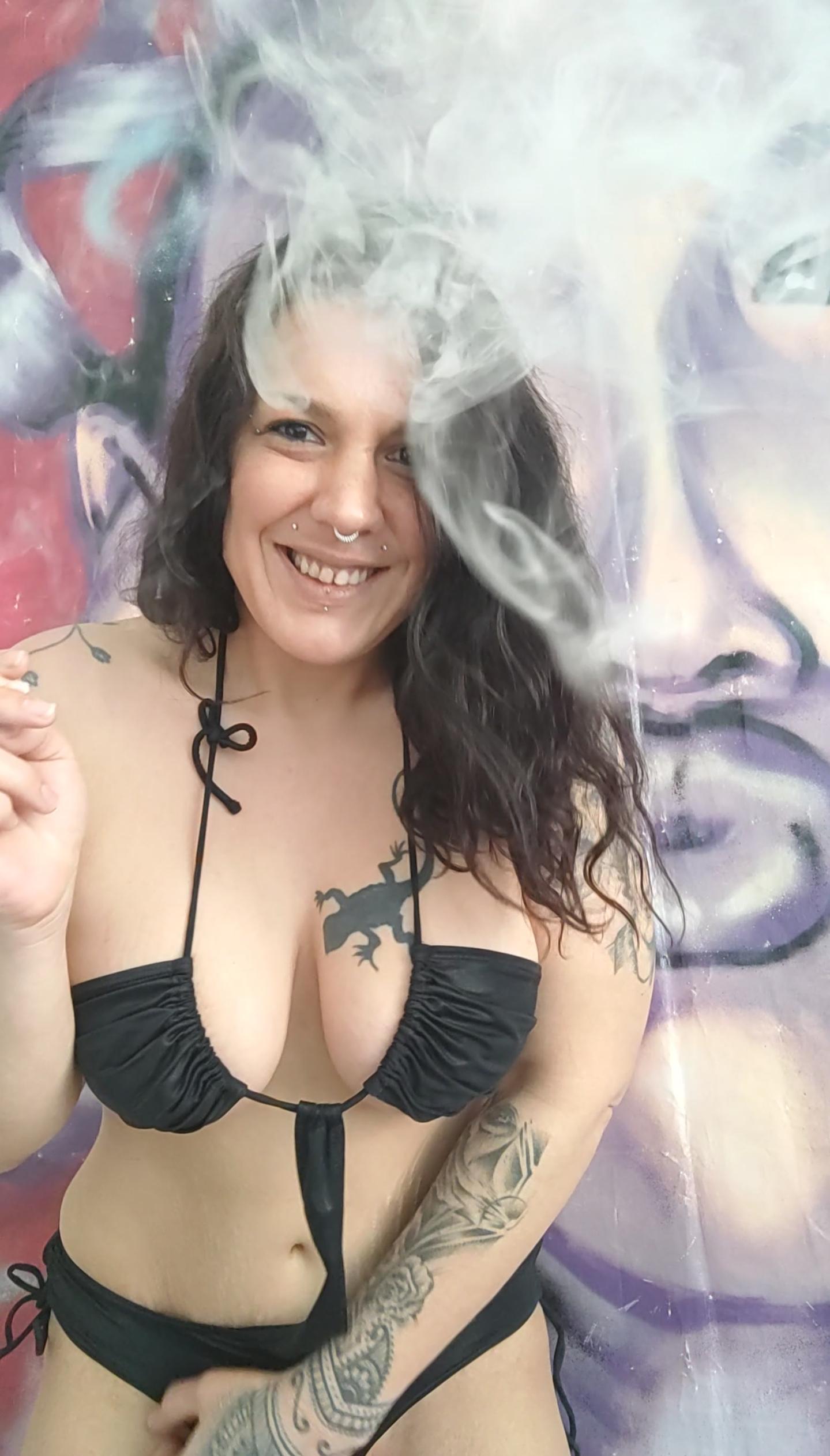 Up in smoke 🦄 | Scrolller