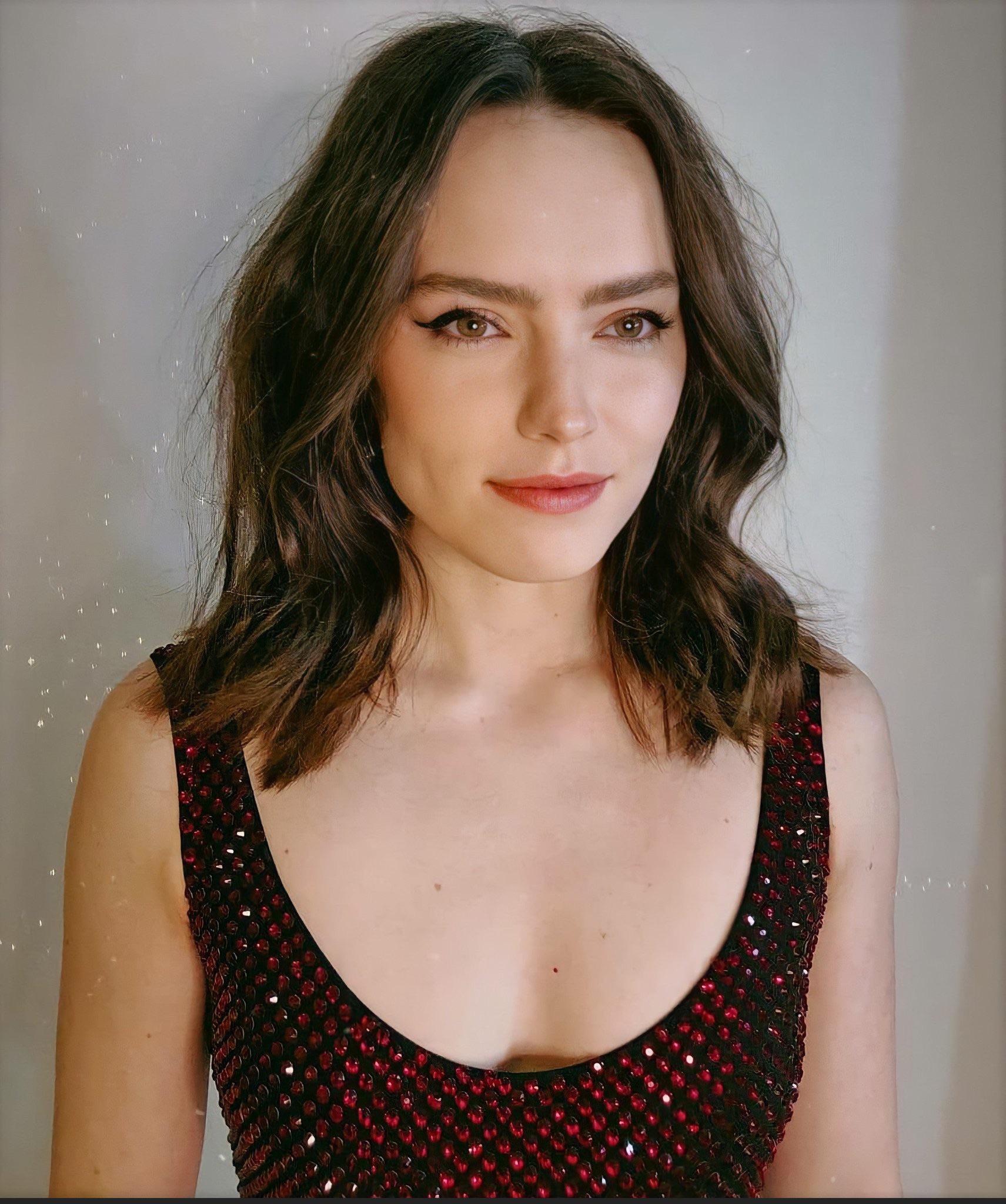 Daisy Ridley | Scrolller