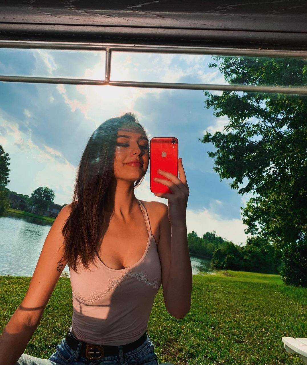 Veronica | Scrolller