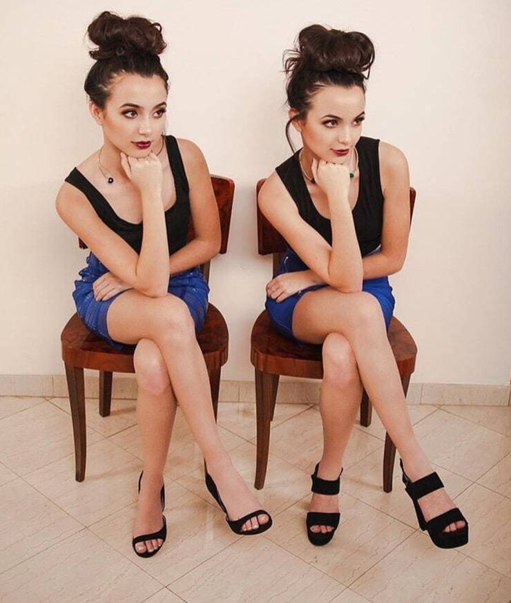 Veronica & Vanessa Merrell 🇺🇸 | Scrolller