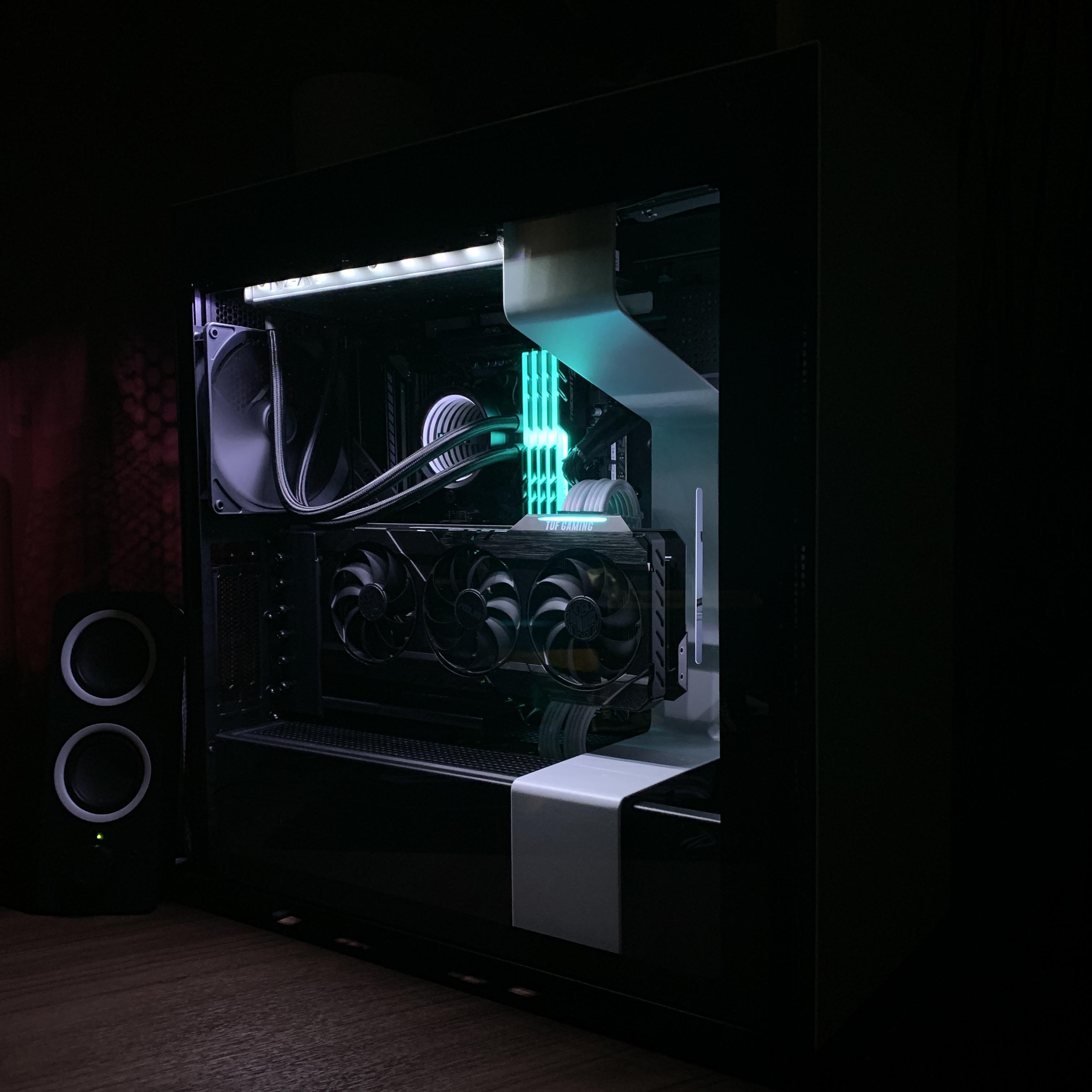 Vertical GPU mount helps fill out the H710i | Scrolller