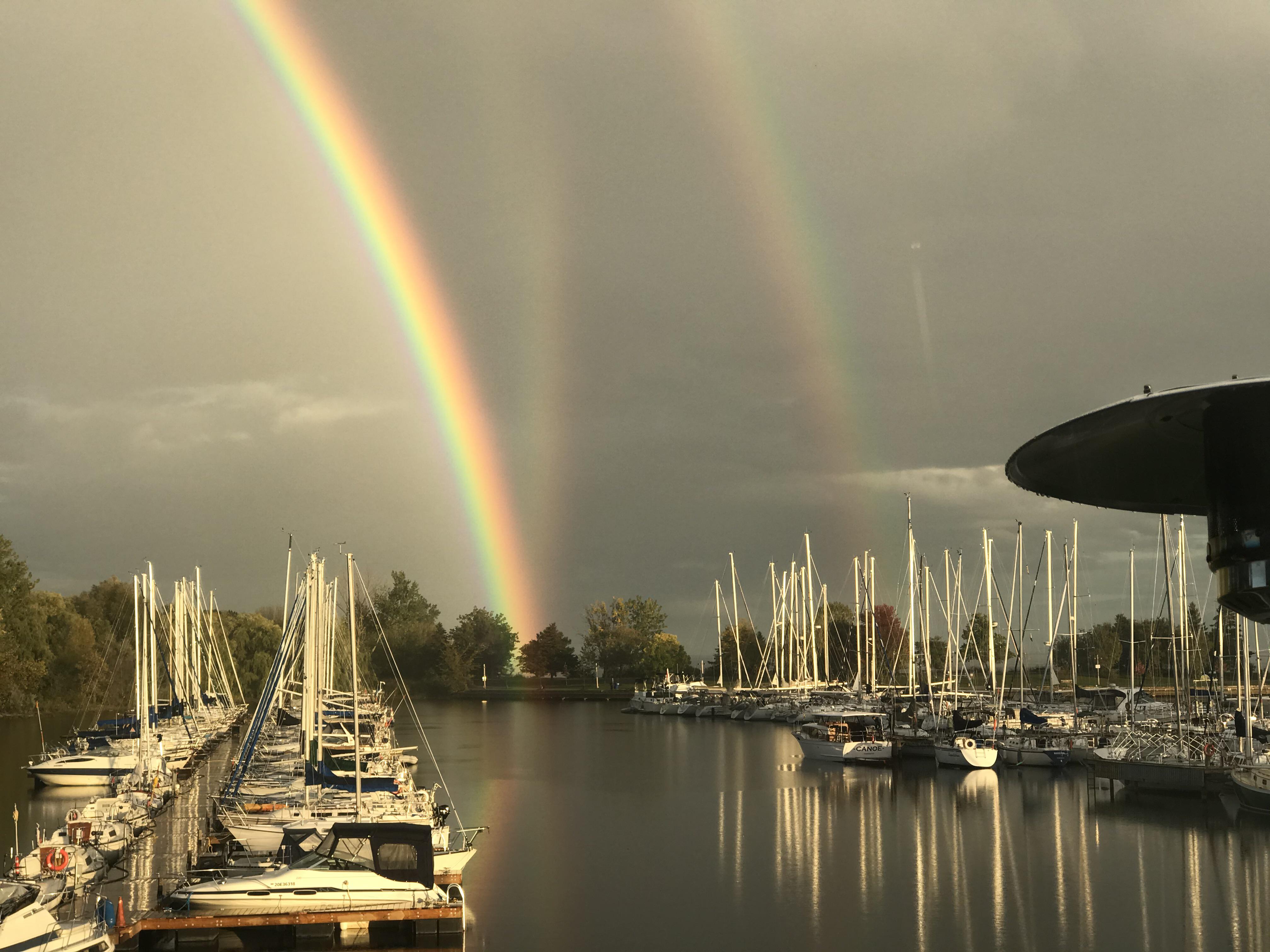 Vertical rainbow? | Scrolller