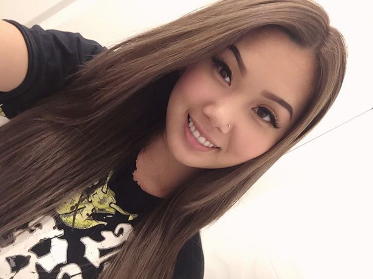 Very Cute Girl | Scrolller