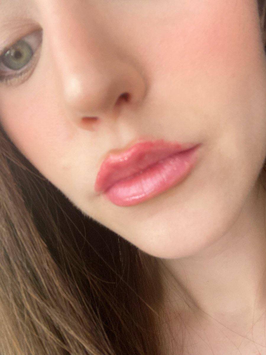 Very up close 💋👄 | Scrolller