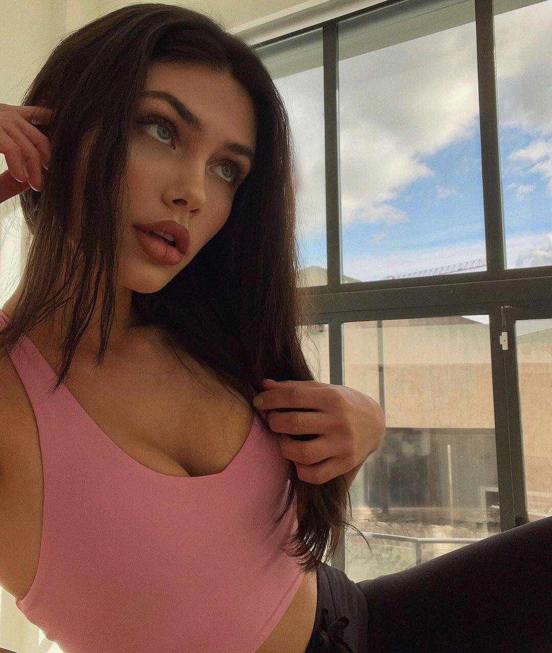 Victoria Brono [irtr] | Scrolller