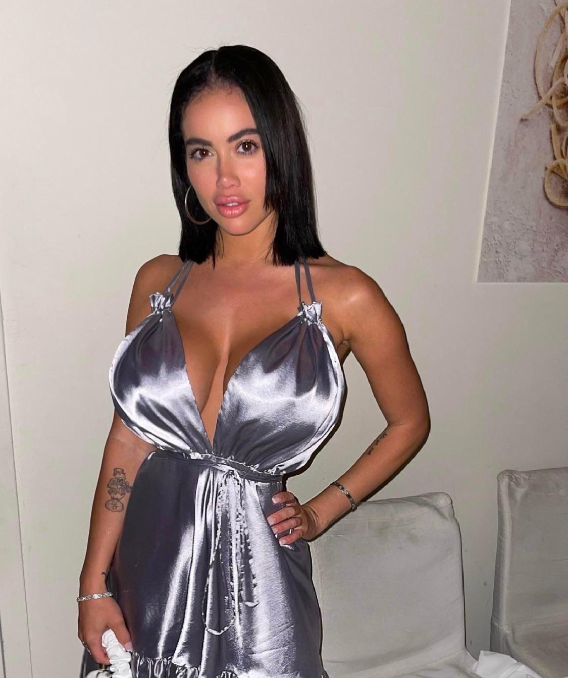 Victoria June | Scrolller