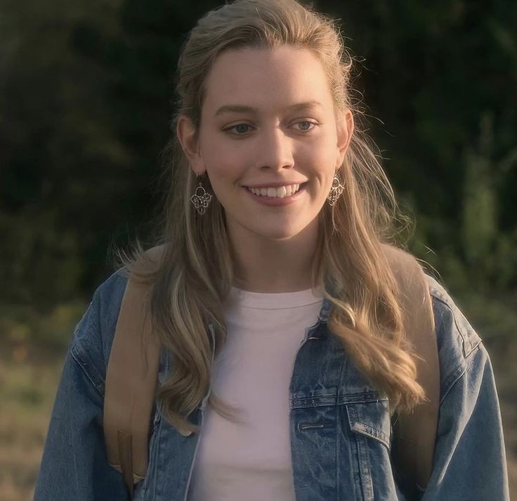 Victoria Pedretti as Dani (Haunting of Bly Manor) | Scrolller