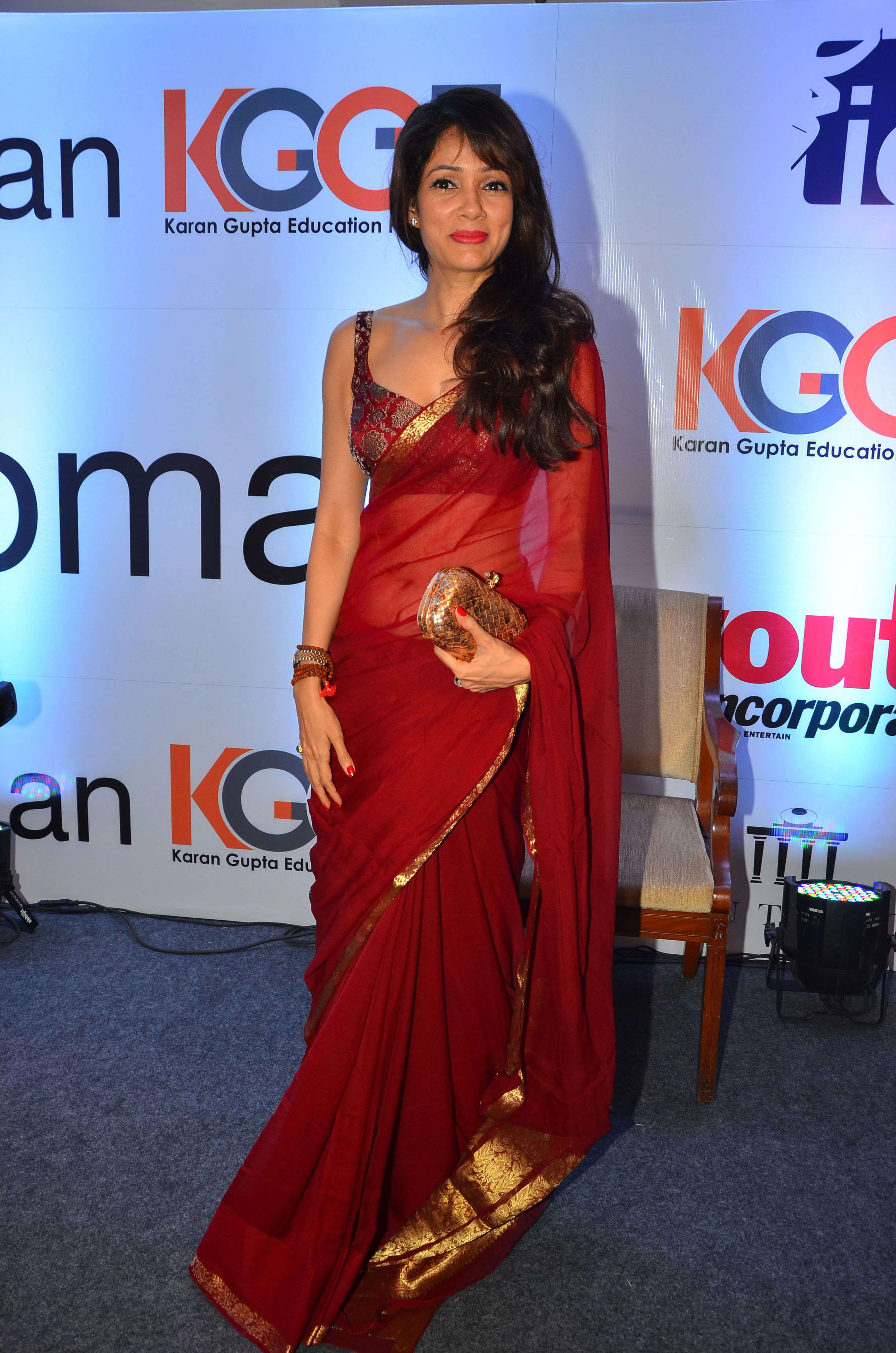 Vidya Malavade navel in red transparent saree | Scrolller