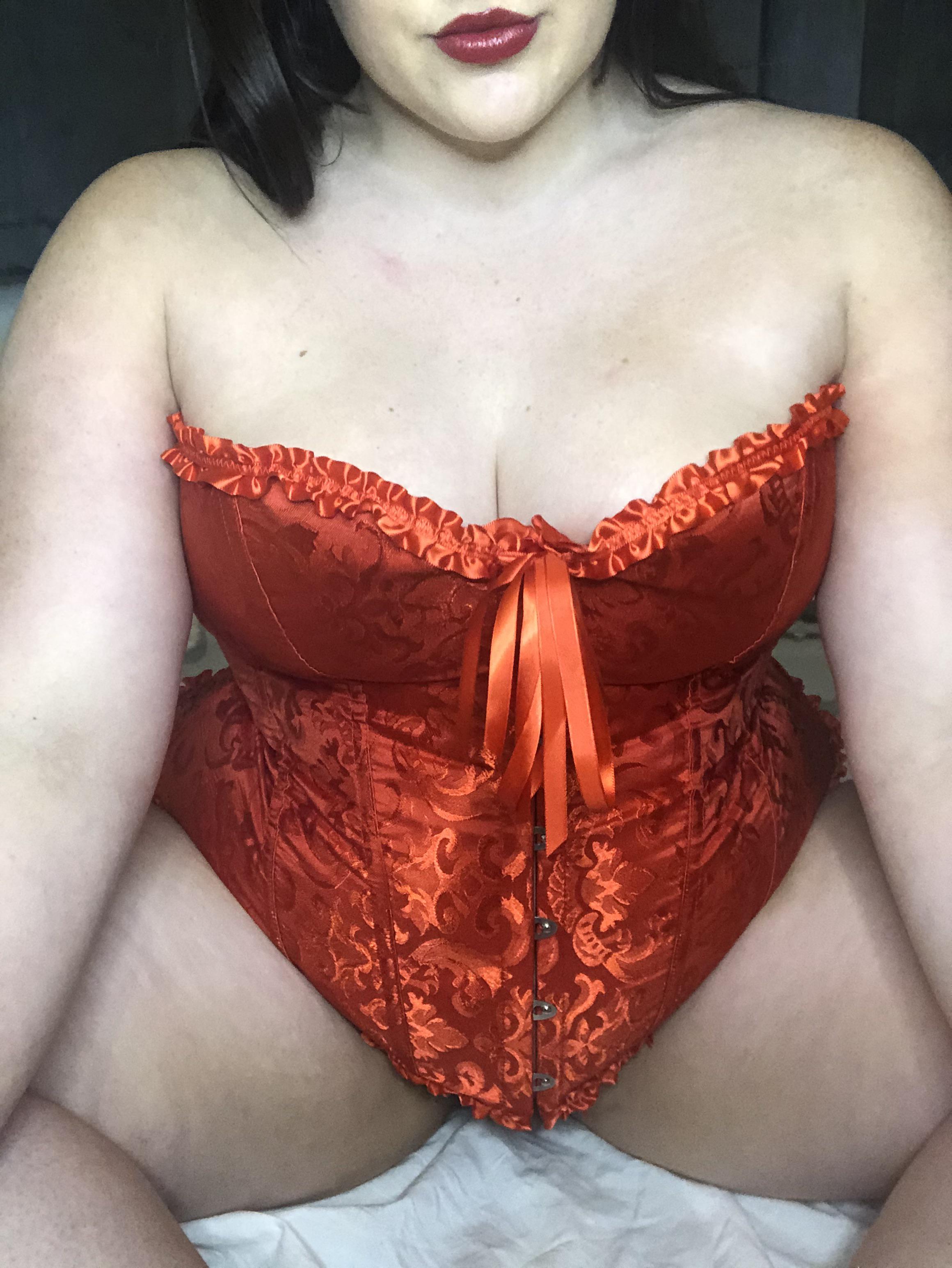 Vintage cleavage style | Scrolller