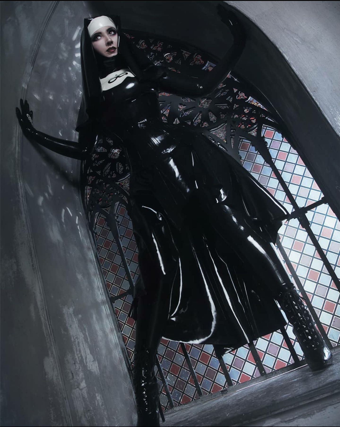 Violet Spider in the abbey | Scrolller