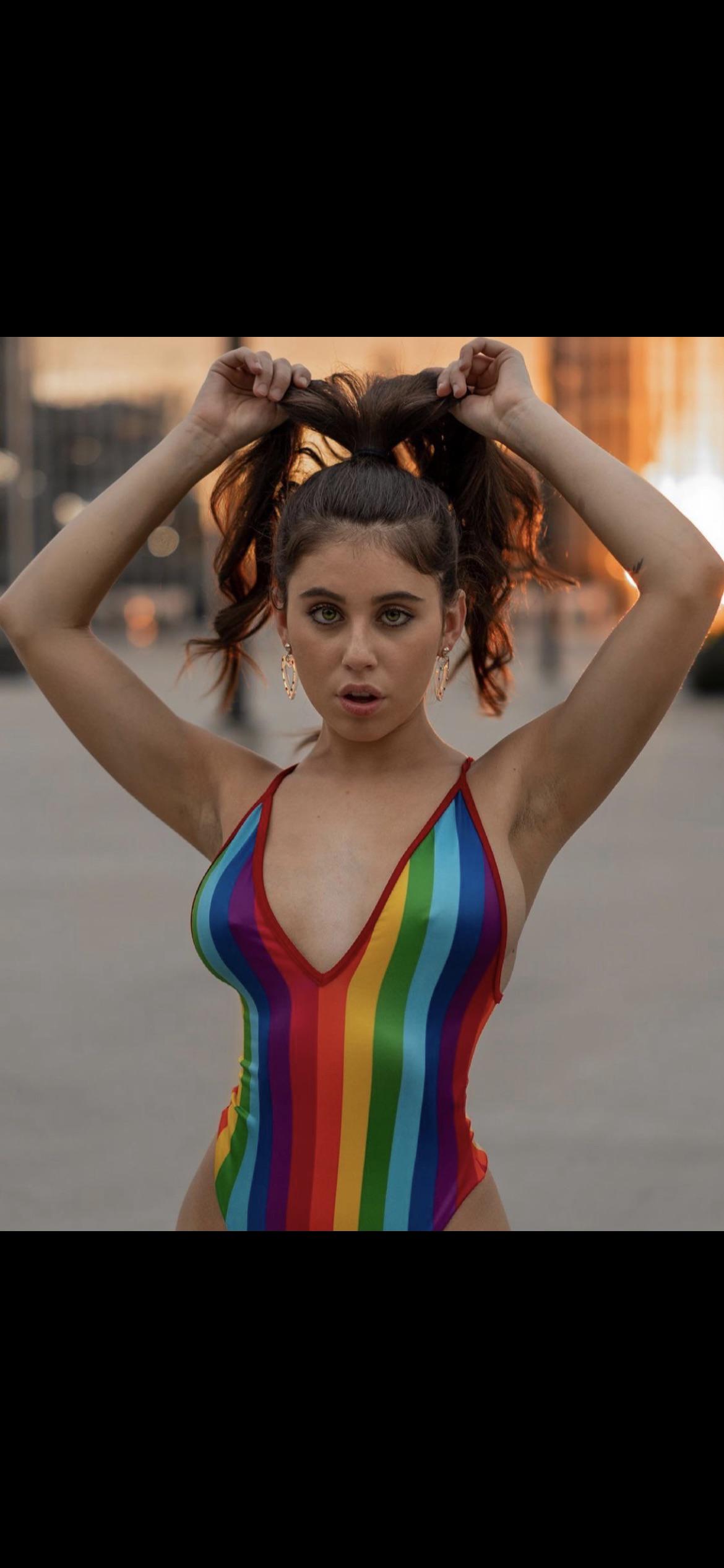 Violet summers | Scrolller