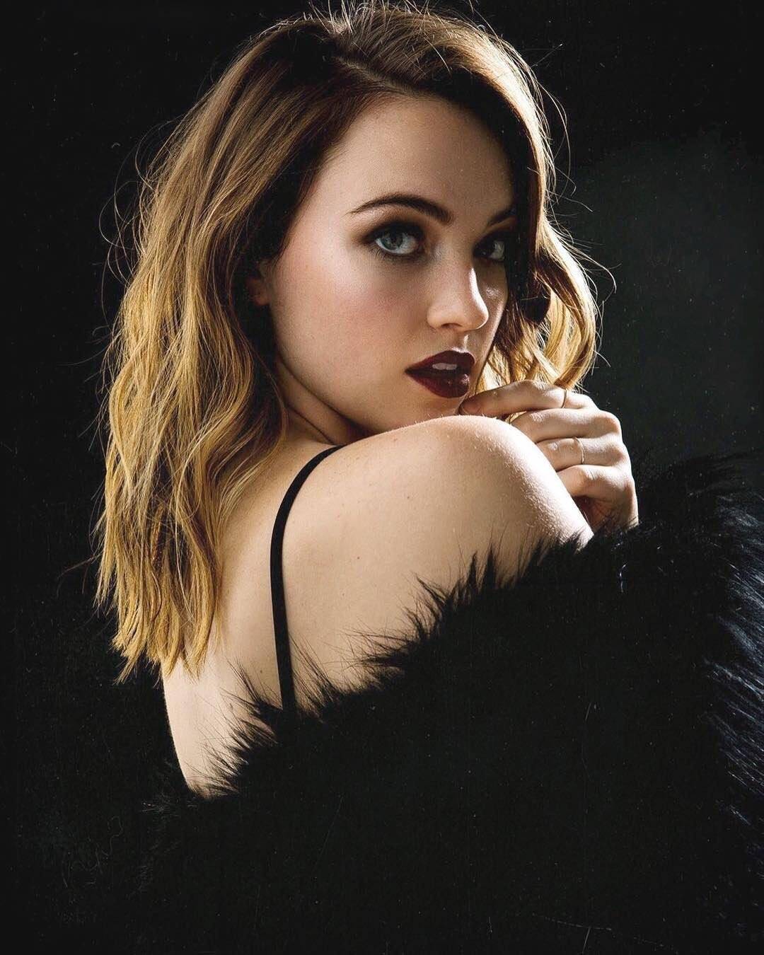 Violett Beane | Scrolller
