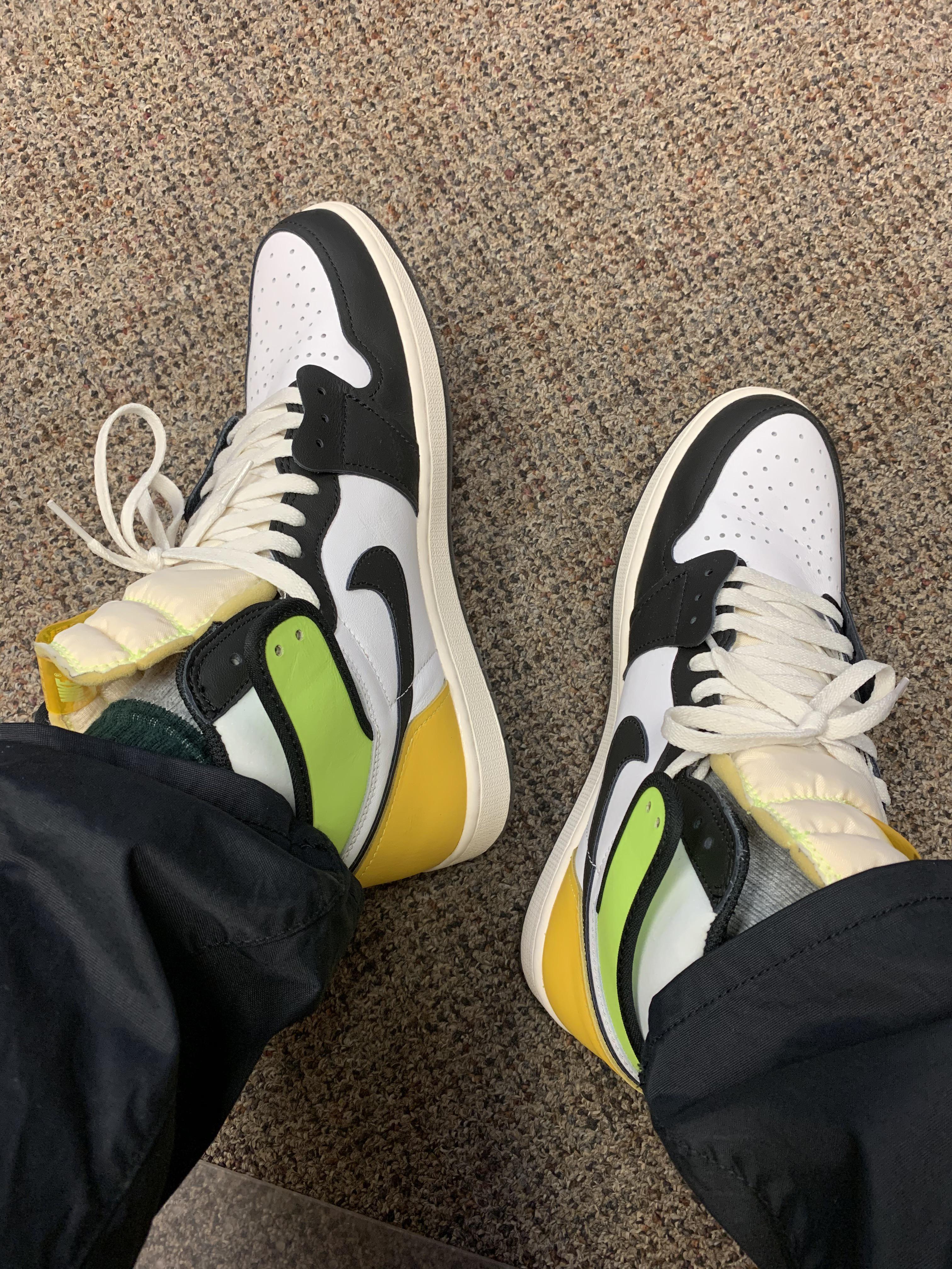 Vivid Voltage | Scrolller