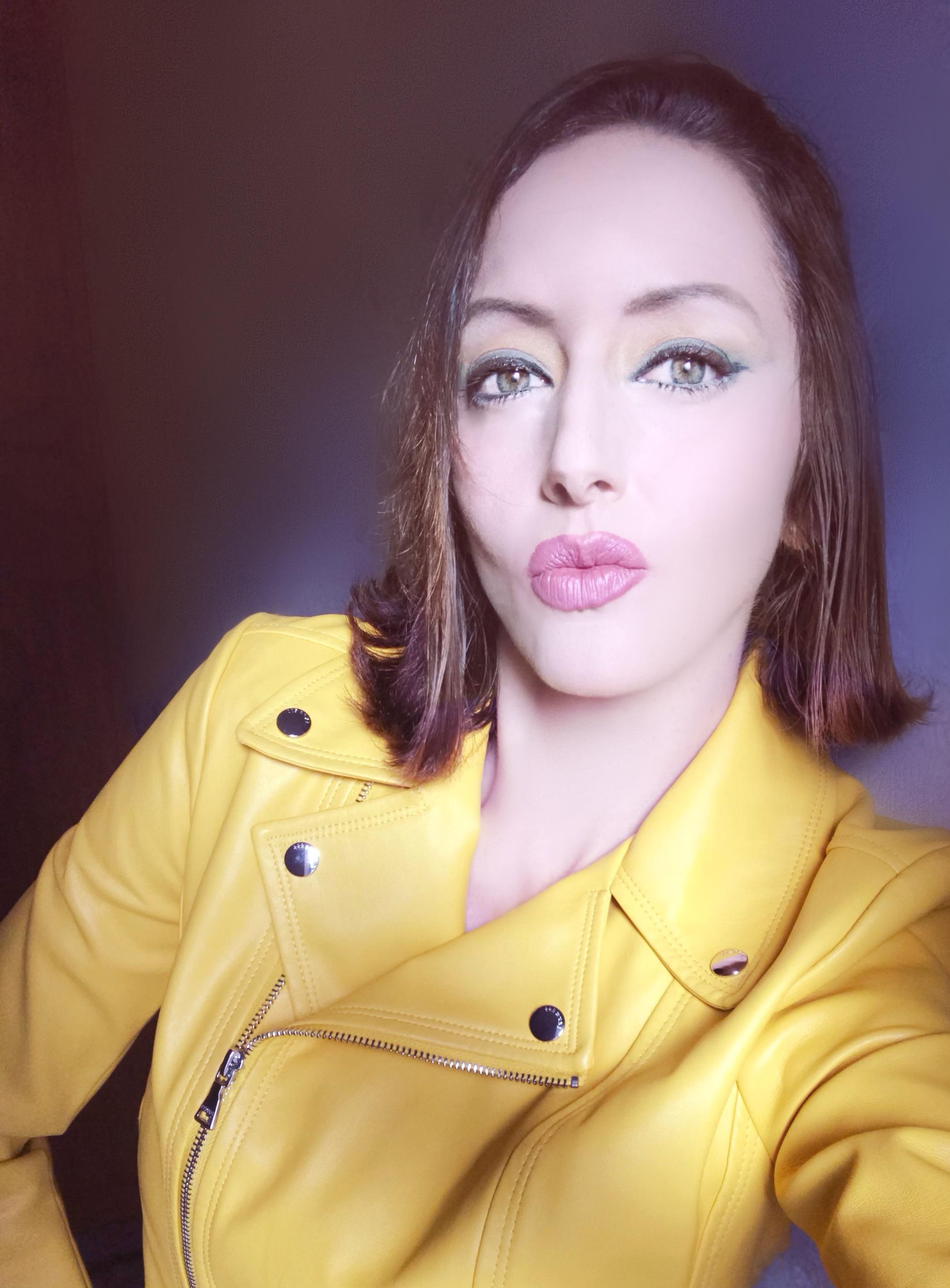 Vogue 80s style💖💛 | Scrolller