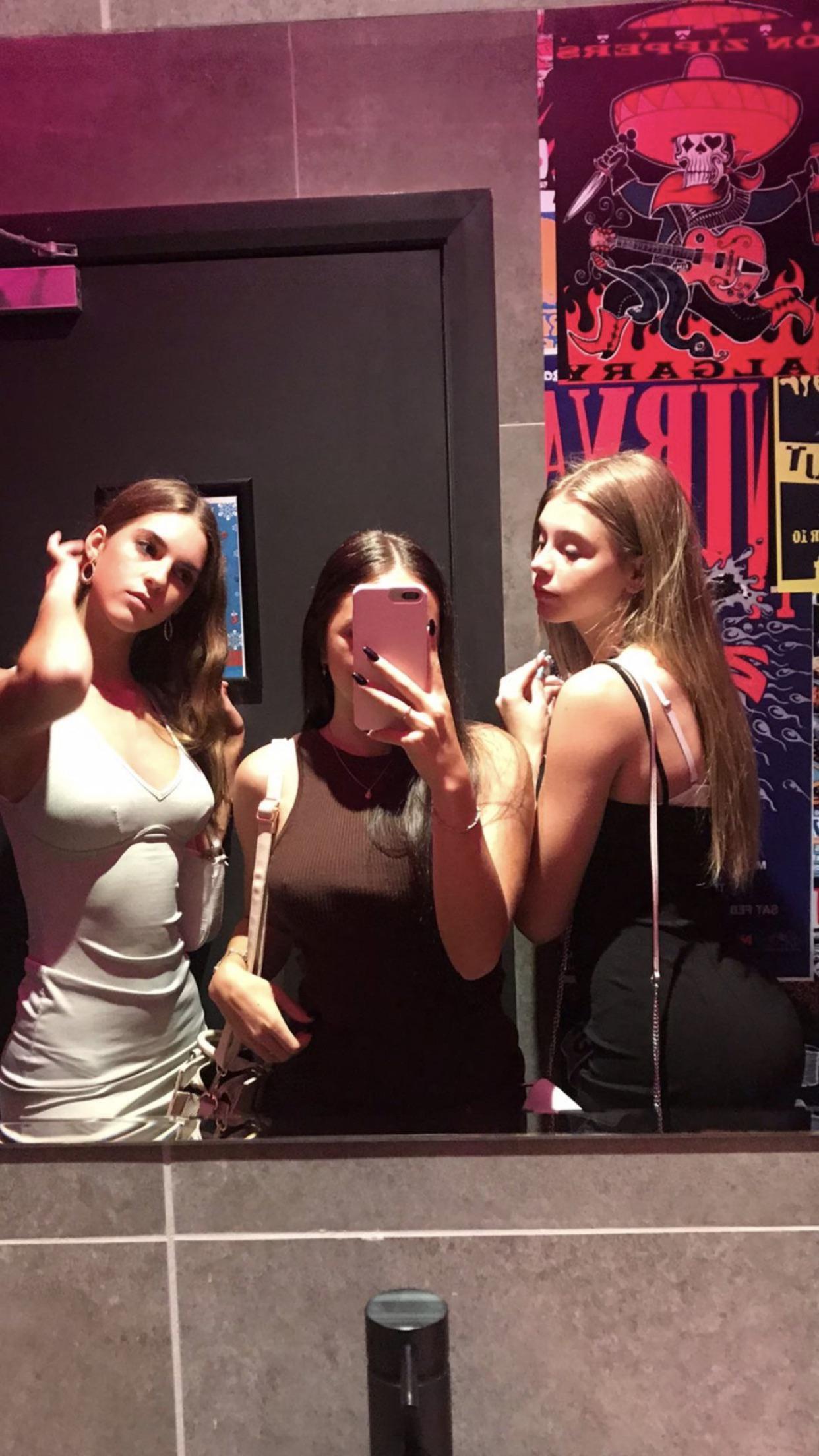 W friends | Scrolller