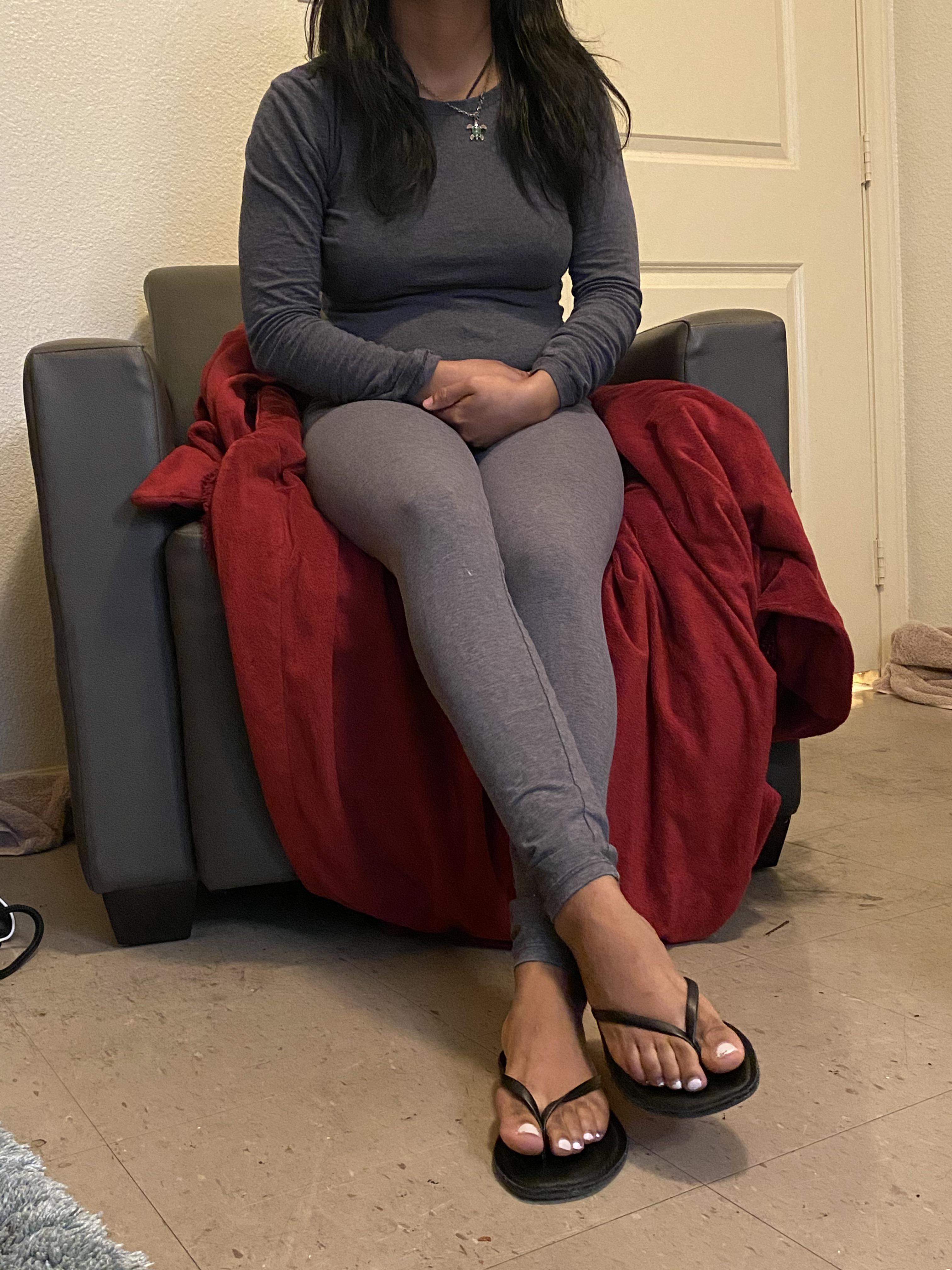 Waiting for a foot slave | Scrolller