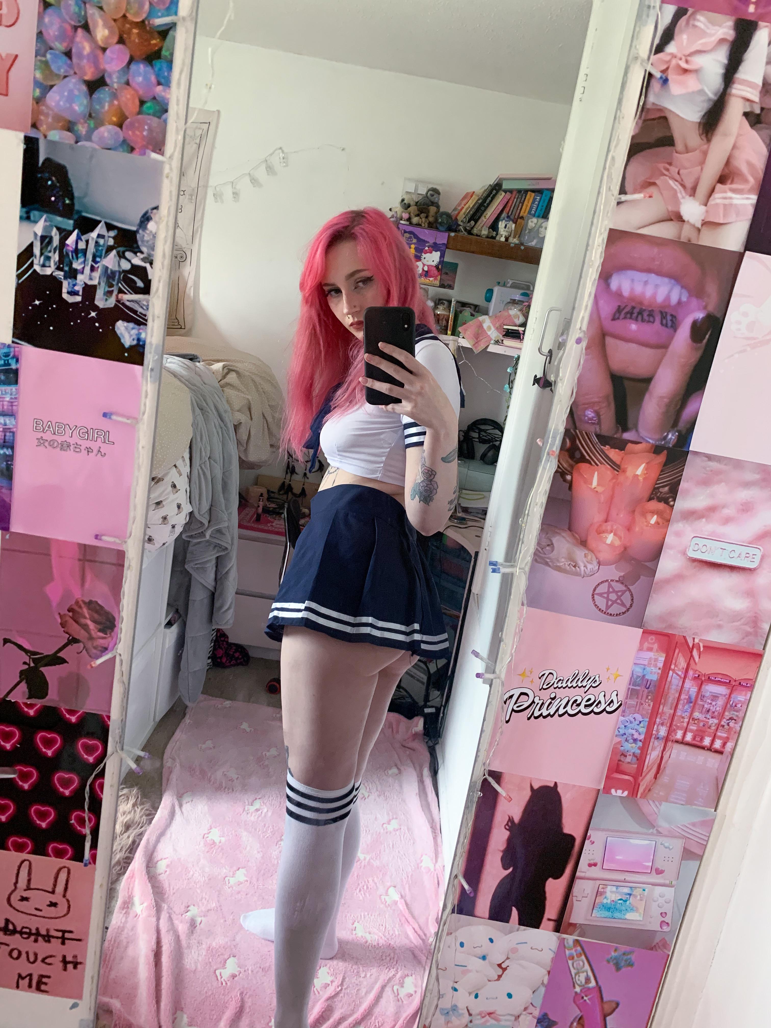 cheeky lil upskirt action 🥰 | Scrolller