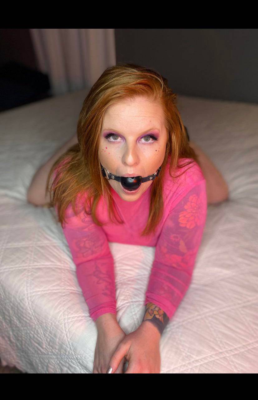 Waiting for you daddy ;) | Scrolller